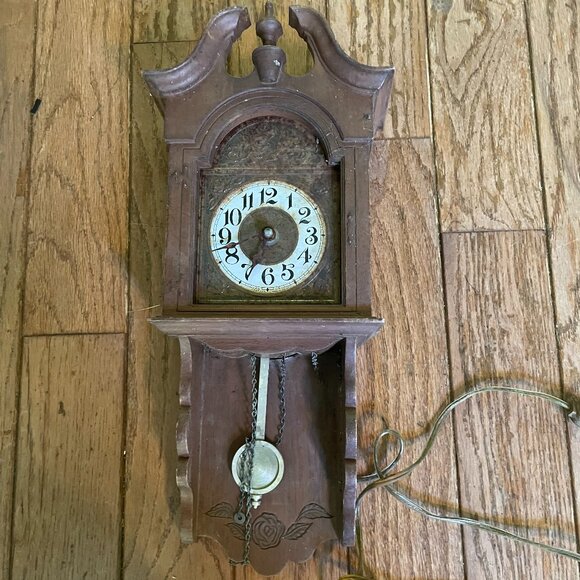 Vintage | Wall Decor | Vintage Spartus Corporation Electric Pendulum ...